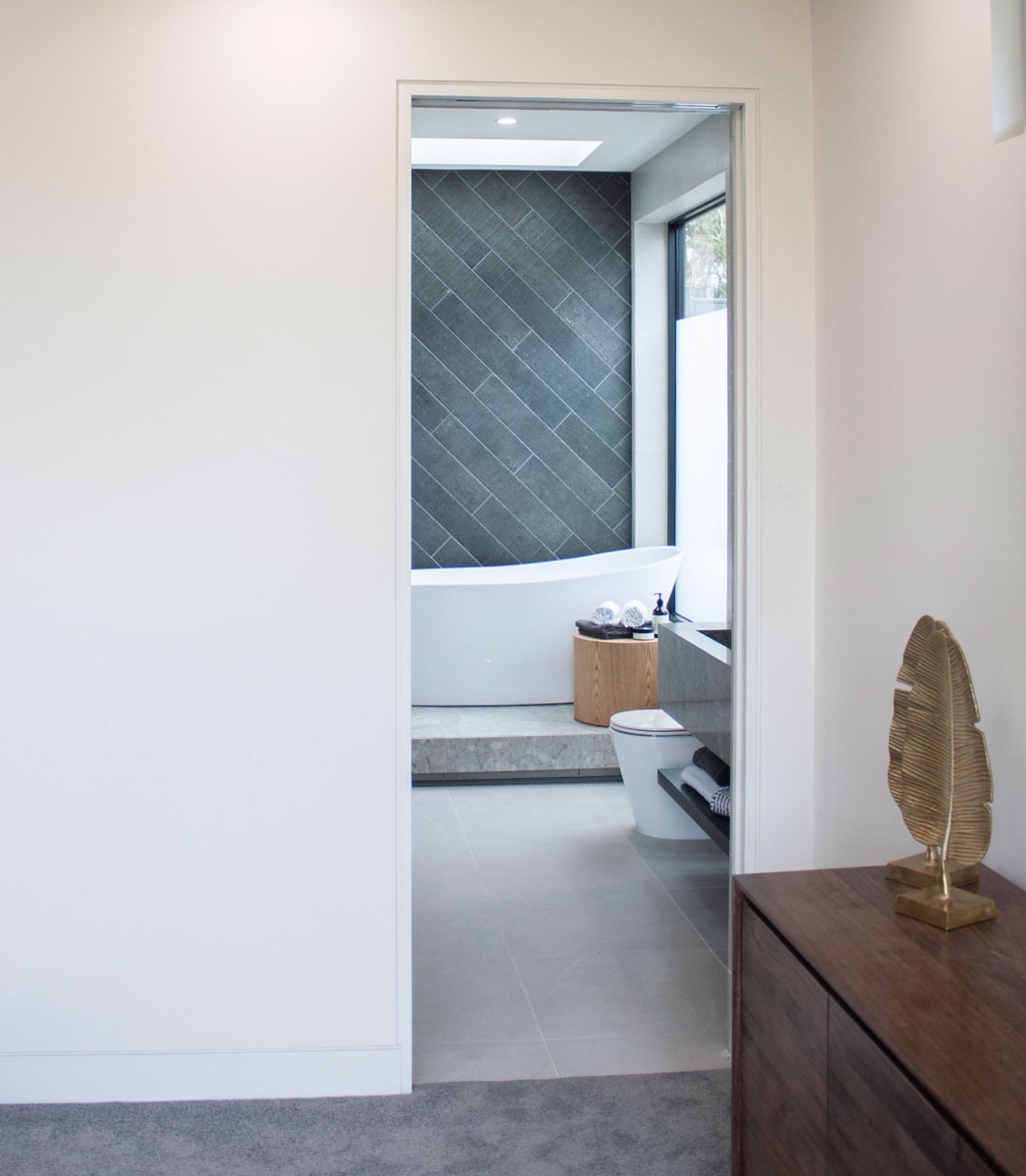 Metinno Shadowline Cavity Door - ADX Depot