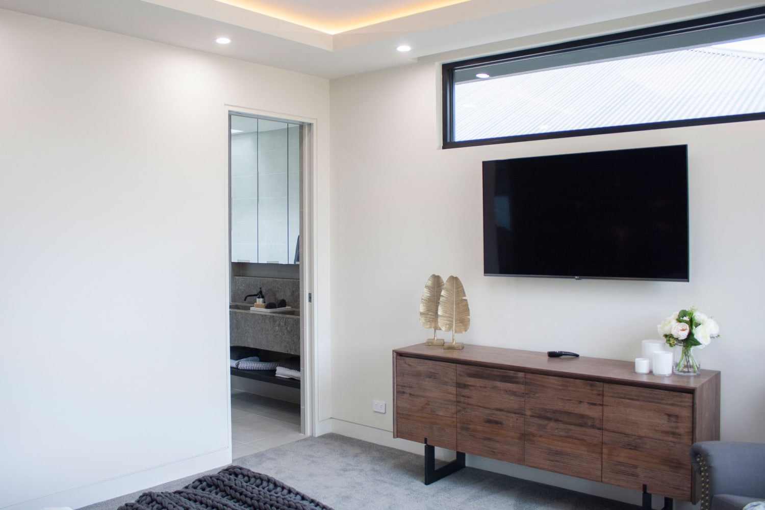 Metinno Shadowline Cavity Door - ADX Depot