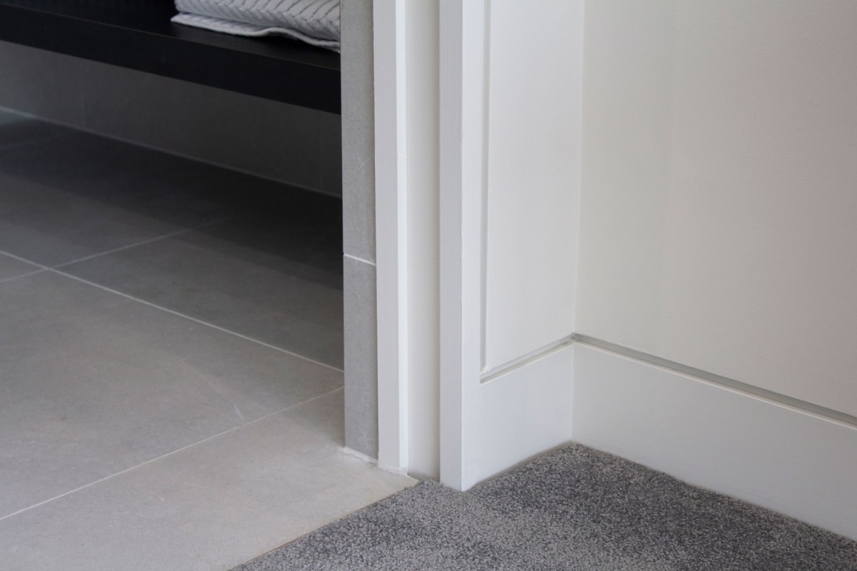 Metinno Shadowline Cavity Door - ADX Depot